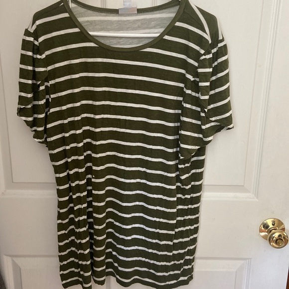 LuLaRoe | Tops | Lularoe Olive Tulip Sleeve Top Olive Green And White ...